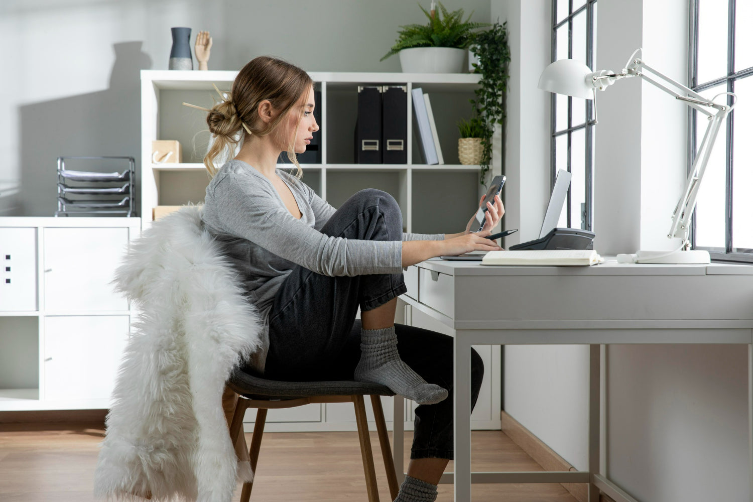 The Importance of Sitting with Correct Posture at Work – Moogdesk