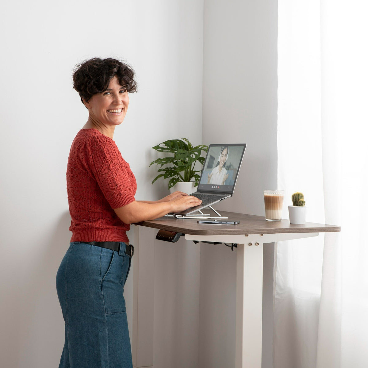 The Pros and Cons of Stand-Up Desks – Moogdesk